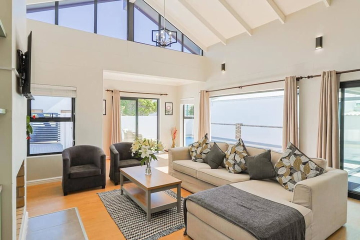 Sitari On Sea | 3-bed Villa, Pool & Sea Views, Kleinmond - Kleinmond