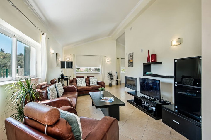 Villa Avec Piscine Chauffée, Court De Tennis, Jacuzzi, Salle De Jeux, Wifi Et Climatisation - Faro
