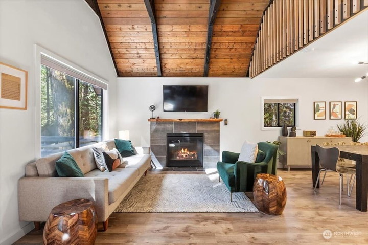 Luxury A-frame W/ New Hot Tub! 15 Mins To Stevens Pass - Misty Mt. Haus - Skykomish, WA