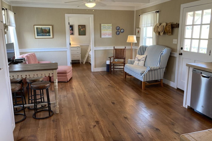 Cozy 2 Bedroom Cottage - 3/4 Mile To Round Top Center! - Round Top, TX