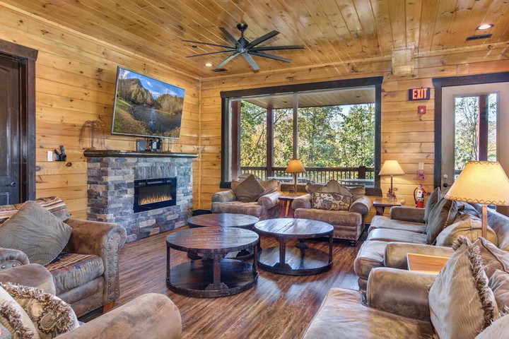 Luxury Cabin Sleeps 64, Walk To Gatlinburg, Pool Access, Hot Tub - Tennessee