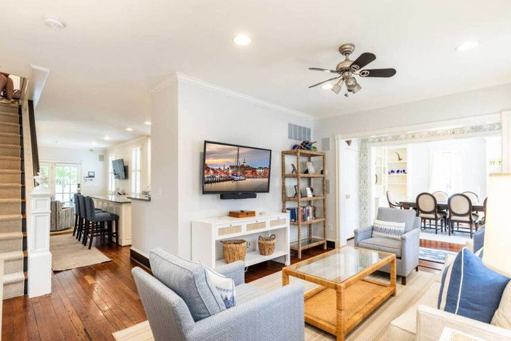 Spacious Historic Home With Private Parking In The Heart Of Downtown Annapolis - Annapolis, MD
