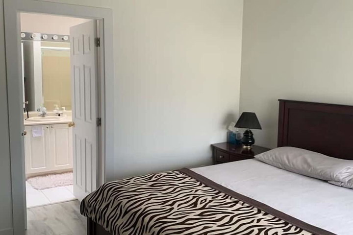 North Delta Private Bedroom And Bathroom With Own Entrance - 新西敏
