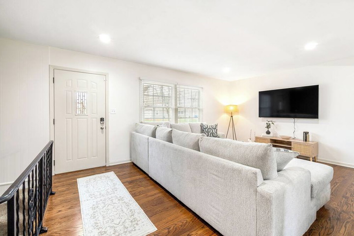 Nall Hills Gem! Great Location & New Interior! - Overland Park, KS