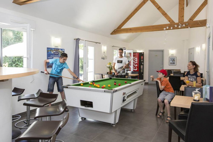 Maisonnette Spacieuse + Terrasse | Accès Piscine - Combourg