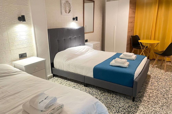 Triple Supérieur - Balcon Rue El Pilar - Mini Cuisine - Salle De Bain Privée - Arganda del Rey