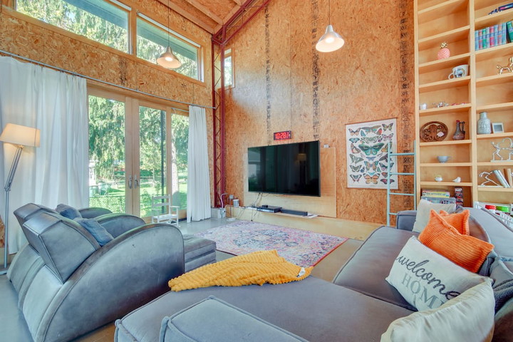 Riverfront Libertyville Retreat W/ Outdoor Kitchen - Lincolnshire, IL