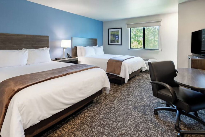 Spacious Room Near White Deer Park Nature Center & Historic Yates Mill County! - Clayton, NC