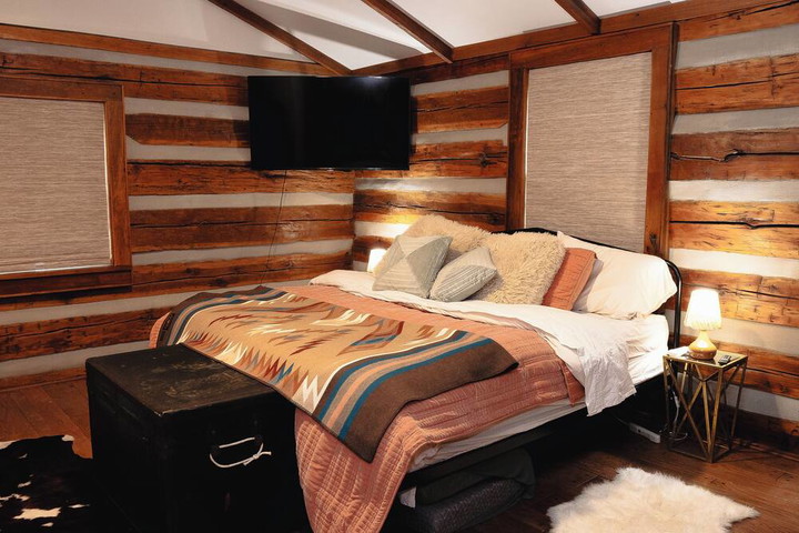Cozy Music City Cabin Retreat - Sleeps 10, 3br + 2 Bath - Nashville