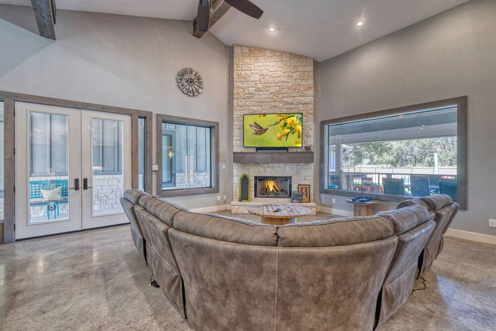 Golfers Paradise Minutes Away From The Frio River! - Utopia, TX