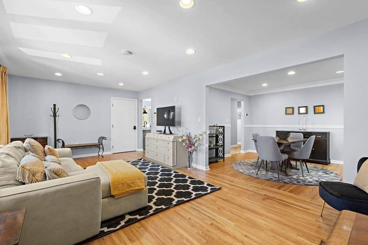 3br Family Stay Near Nyc | Pool + Free Parking - Belleville, NJ