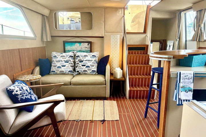Luxury Boutique Floating Yacht Suite With Marina Amenities Close To Beach & Town - Frankfort