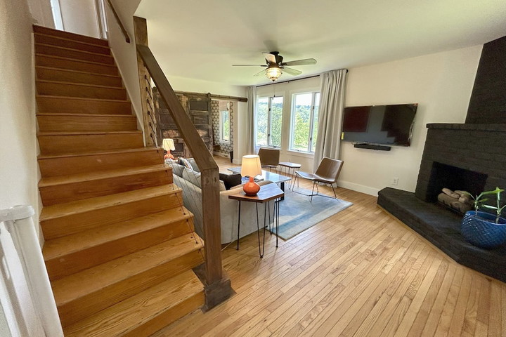 The Cowbell - 3-bedroom Farmhouse In Charming Berkeley Springs - Berkeley Springs, WV
