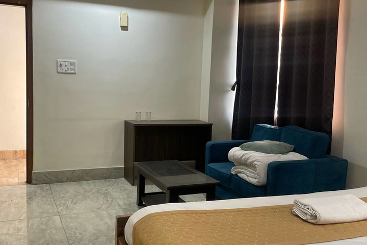 Spacious 9-bedroom Hotel In Charming Patna With Ac Comfort - Patna