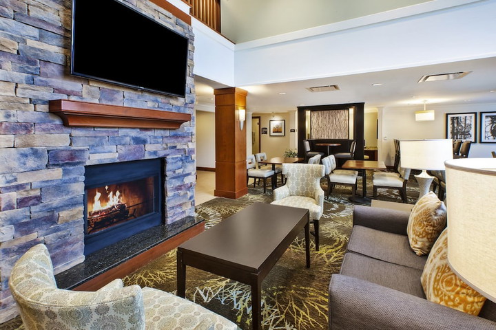 1 Bedroom | Free Breakfast Buffet Included! - Willoughby, OH