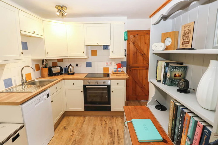 The Old Dairy, Pet Friendly, Character Holiday Cottage In Solva - ペンブルックシャー