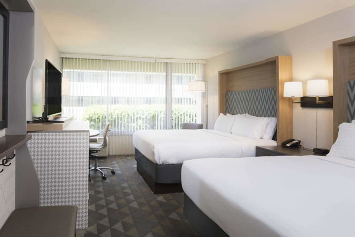 Stay In College Park | Groupfriendly. Pool. Bar. - Washington