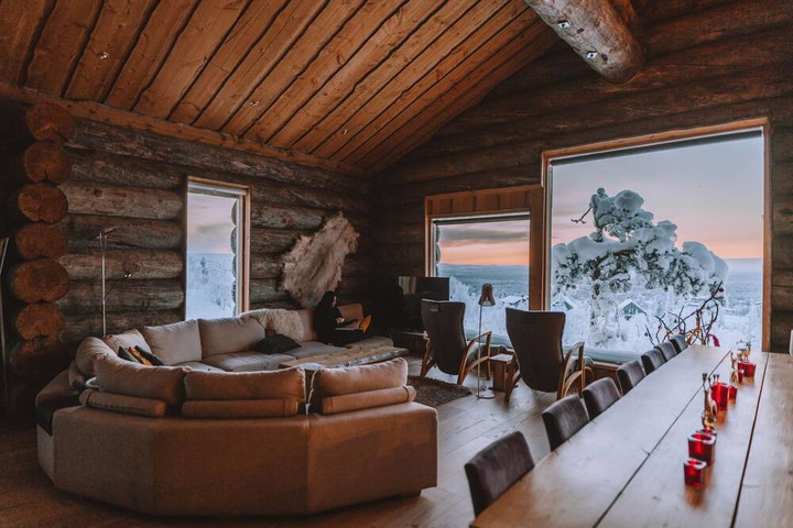 Pine Lodge - Eight Bedroom Villa, Sleeps 14 - Saariselkä
