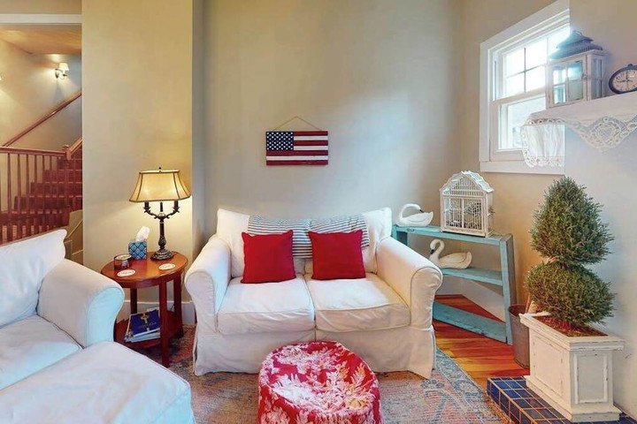 Charming Home A Short Walk From Downtown W/2 Fireplaces, Porch, Yard, Firepit - Hendersonville, NC