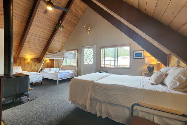 Aframe Family Suite, Downtown, Free Breakfast - Mammoth Lakes, CA