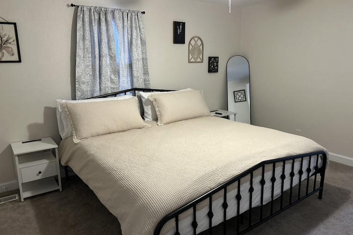 Cozy Three Bedroom Home In Central Farmington - Farmington, MO