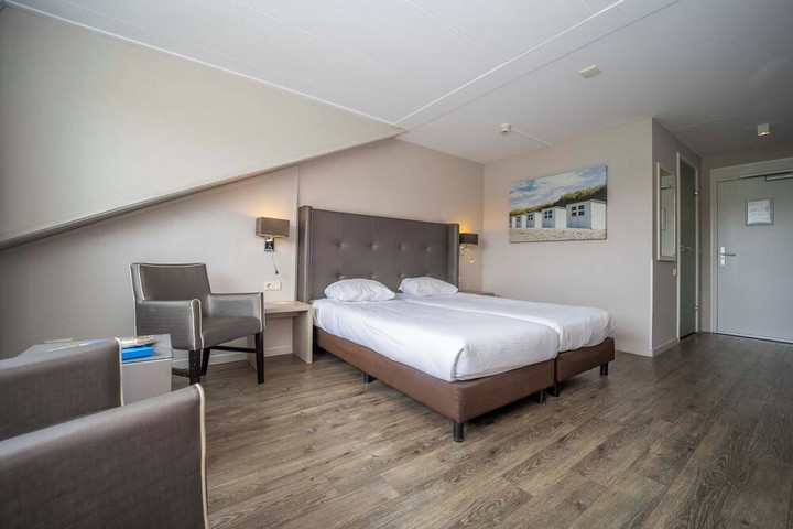 Relax By The Sea With Seasonal Pool, Beachclub Dining & Coastal Walks - Westkapelle
