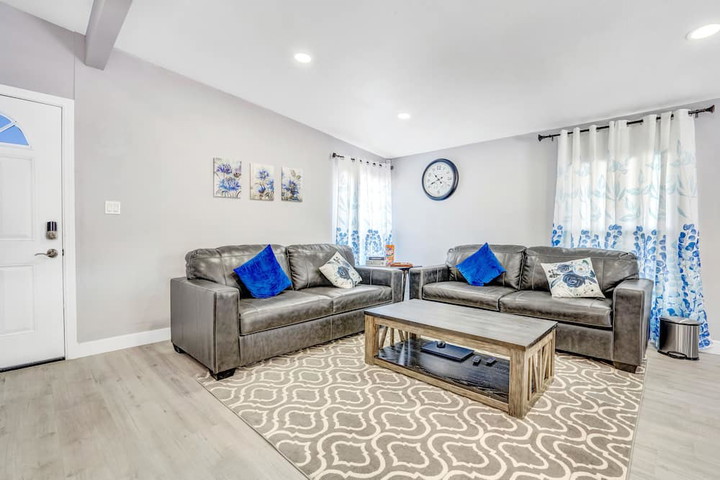 Remodeled Home With Lush Landscapes, King Beds, Bbq, Games, Workspace And More! - North Las Vegas, NV