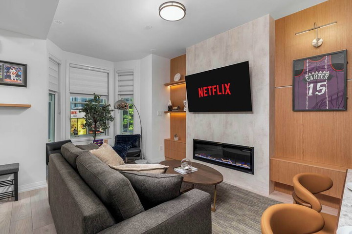 Boutique 4br Aparthotel Sleeps 10 Free Parking - Toronto, ON