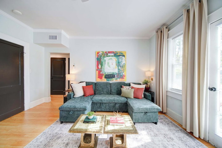 The Home Collection: King Suite With Private Balcony Near Atrium & South End - Charlotte, NC
