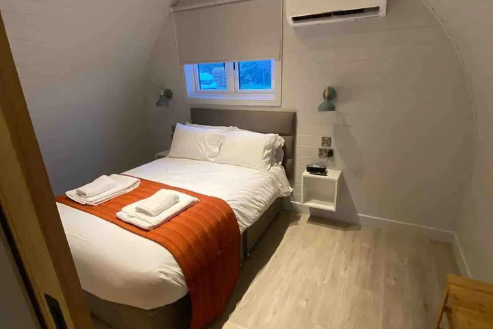 Blackbird Lodge - 2 Bed, Air Con, Hot Tub, A/c, Accessible, Stunning Views - Dorset