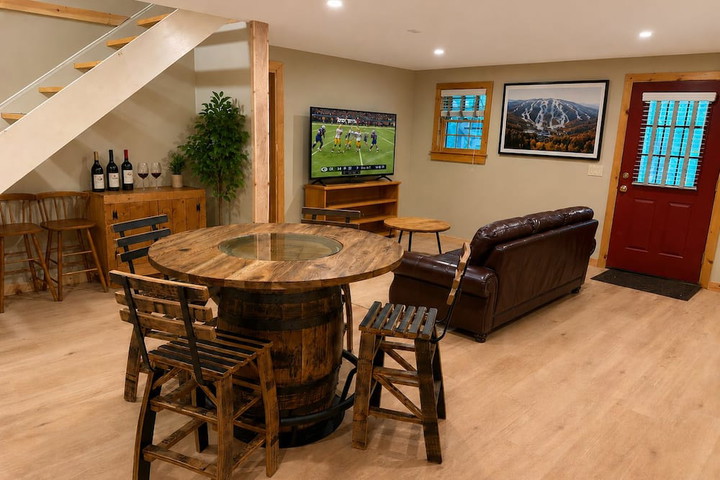 Ski House On Quiet Road - Walking To Restaurants/shops/market...mins To Ski/golf - Killington, VT