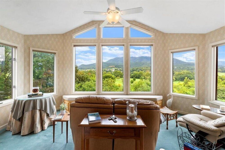 Gorgeous 4-bedroom Home Nestled In The Blue Ridge Mountains Minutes From Vt - Blacksburg