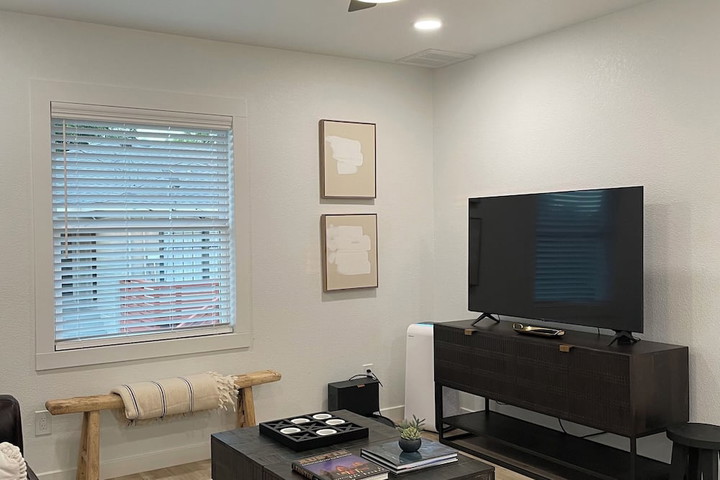 Modern Garage Apartment In The Heart Of Downtown Georgetown - Georgetown, TX