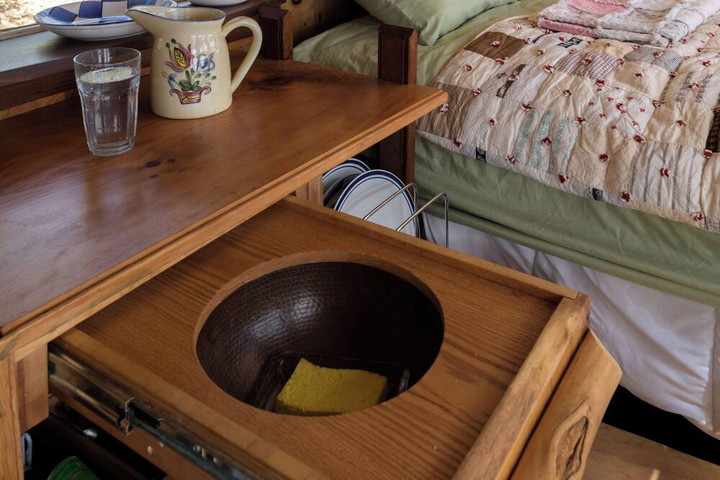 Official Tiny Earth Cabin: Cozy, 2-night Minimum, Woods & Wildlife - Concord, NH