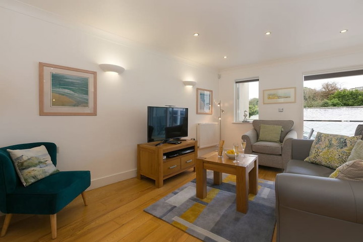 The Waves, Family Friendly, Character Holiday Cottage In St Ives - St Ives