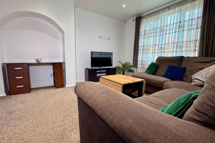 Large Home In Barking 1gbps Wifi & Free Parking - Romford