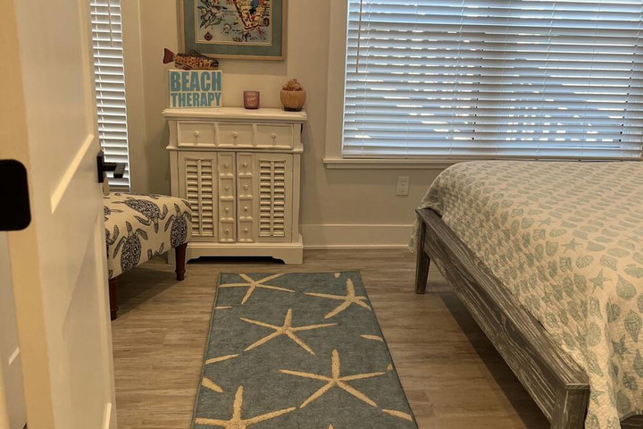 Remodeled 1 Br Across From Beach. Restaurants, Bars, Shops. Extended Stay Rates. - Jacksonville Beach, FL