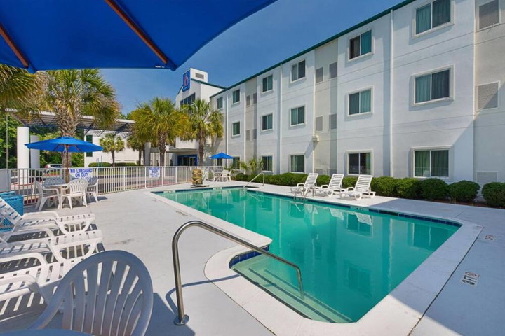 2 Full Beds | Micfridge - Elgin, SC