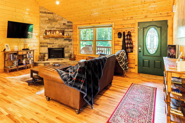 Secluded, Private! Forested Hendersonville Retreat - Sierra Nevada