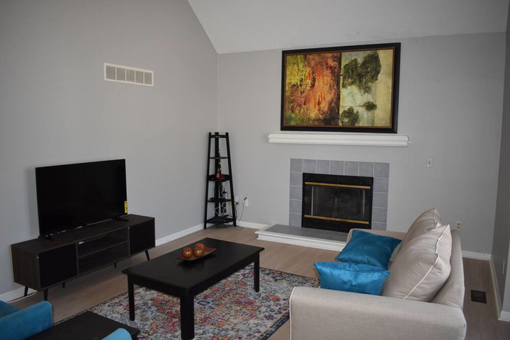 Gorgeous 3 Bedrooms With 3 Baths By Zona Rosa - Kansas City, KS