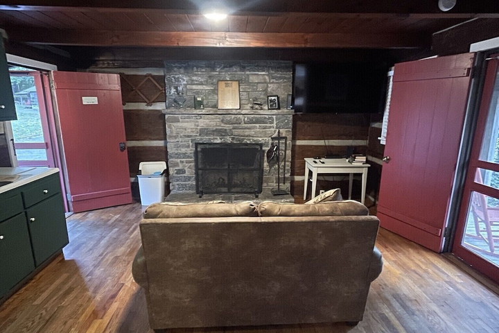 Cabin 5 - Rustic Cabin In Pioneer Village, Great Smoky Mountains Nc - Maggie Valley, NC