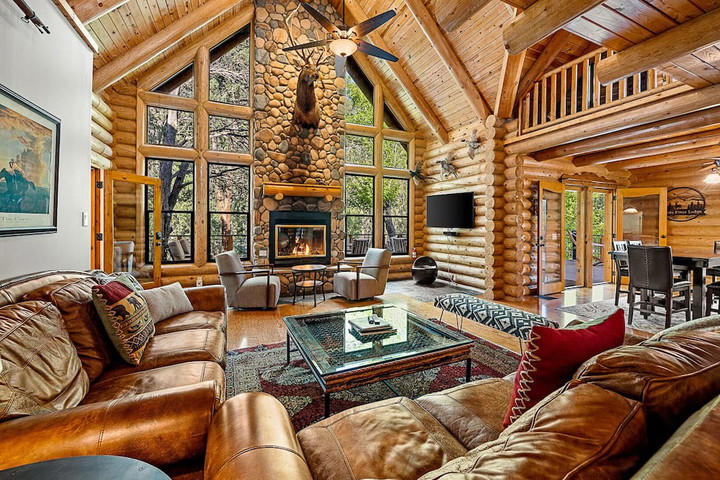 Luxury Verde River Lodge W/ Hot Tub, Pizza Oven, Game Room, Bar & Fire Pit - Payson, AZ
