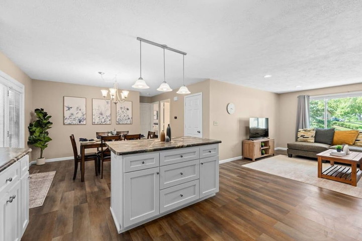Pioneer Place | King Bed | Deck | 3-min To Avera - Sioux Falls, SD