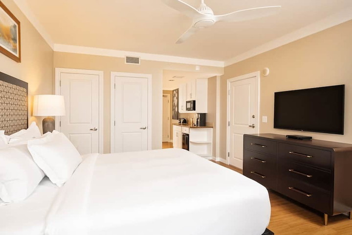 Orlando | Romantic Resort Retreat | Pool + Parks - Orlando, FL