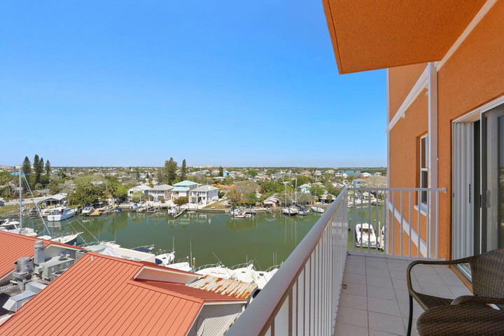 Madeira Bay Resort I #1608 Pet-friendly, Professionally Sanitized & Steps From The Shore - Madeira Beach, FL