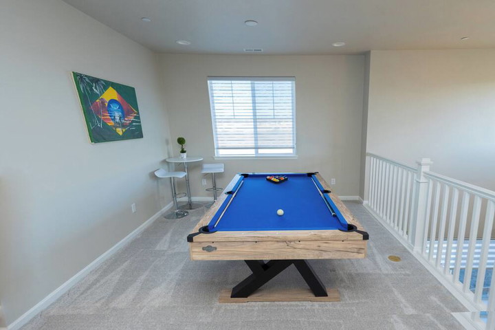 Pristine Modern Basecamp + Views - Thornton, CO