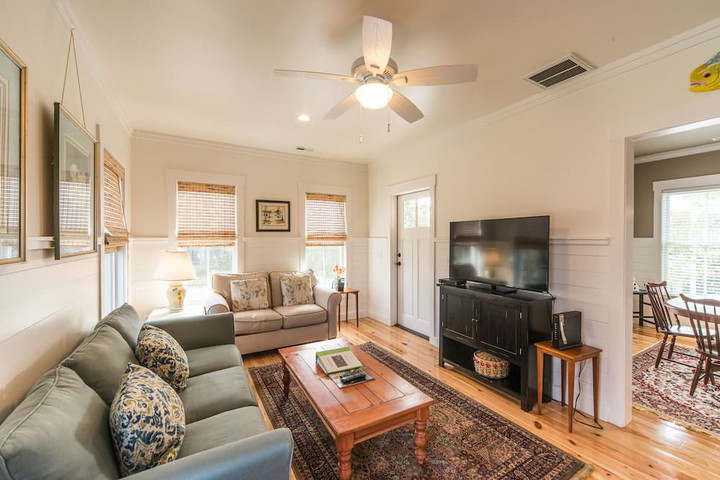 Close To Folly Beach & Charleston, Charming, Quiet, Comfortable - Charleston, SC