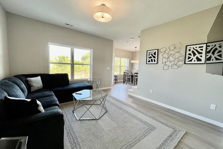 Cedar Falls Townhome - New Construction - 3 King Beds! - Waterloo, IA