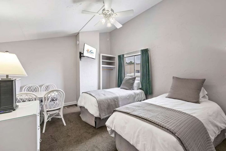 Near Coligny Beach | 3 Pools + Full Kitchen - Hilton Head Island, SC