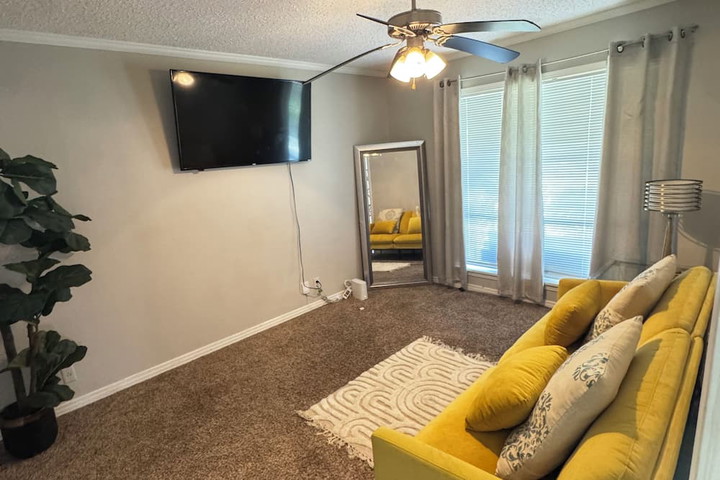 The Luxe Haven - 3br  Huge Gated Yard  Private Patio - Mobile, AL